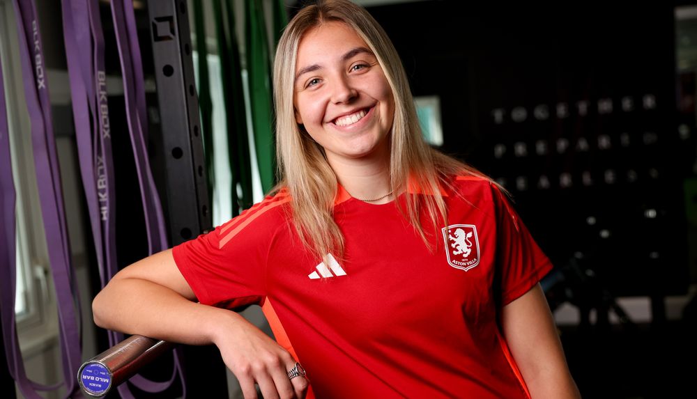 Sophia Poor signs first pro deal | Aston Villa